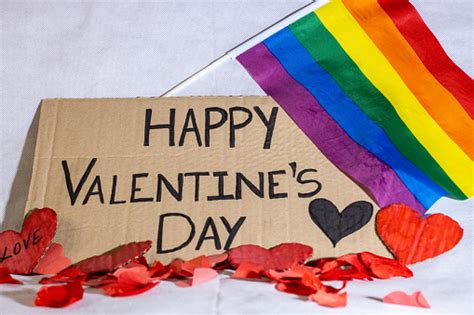 발렌타인 데이 Lgbt 커뮤니티 Lgbt 깃발의 배경 와 하트 와 해피 발렌타인 데이 포스터 0명에 대한 스톡 사진 및 기타 이미지 Istock