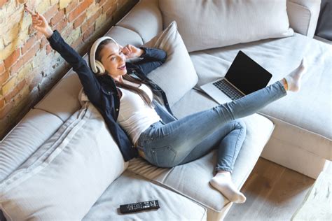 16 Advantages And Disadvantages Introverts Can Relate To Just Taty Things