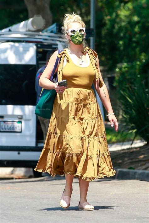 Braless Busy Philipps Looks Radiant In Yellow While Visiting A Friend In Los Feliz 11 Photos