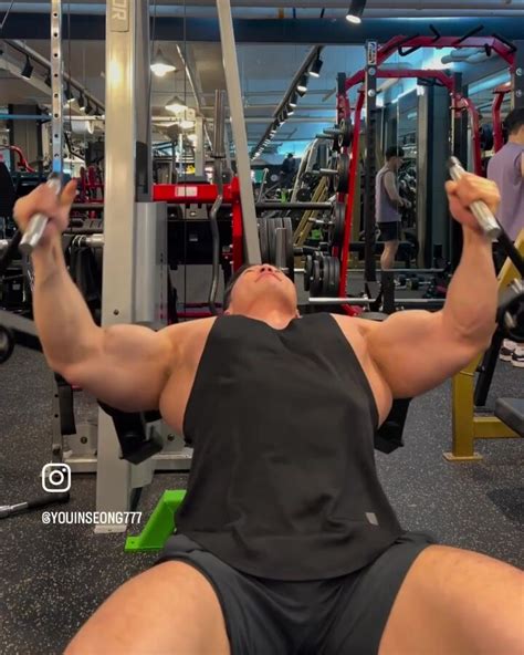 Korean Bodybuilder 3 Em Inglês