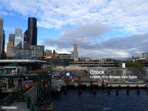 워터프론트 페리 터미널 스미스 타워 다운타운 마천루 도시 경관 건물 외관에 대한 스톡 사진 및 기타 이미지 건물 외관 건축 경외감 Istock