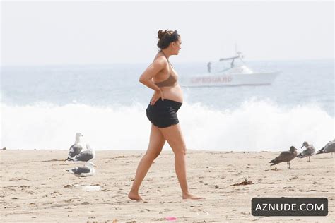 April Love Enjoying A Beach Day With Her Husband Robin Thicke In Malibu