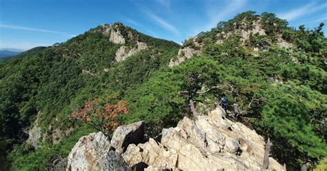 [경상도의 숨은 명산] 뿔처럼 솟은 여덟 봉우리…동해 쪽빛 바다가 한눈에