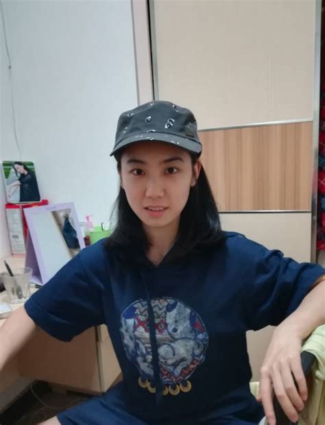 这个老师不仅有点萌！入职三个月就带领小主持学员夺冠！她叫王萌