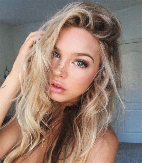 Janae Roberts Scrolller