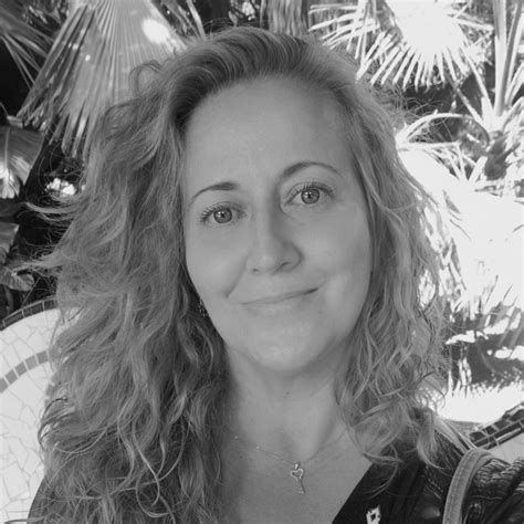 Gala Mirissa Mujeres Mirando Mujeres