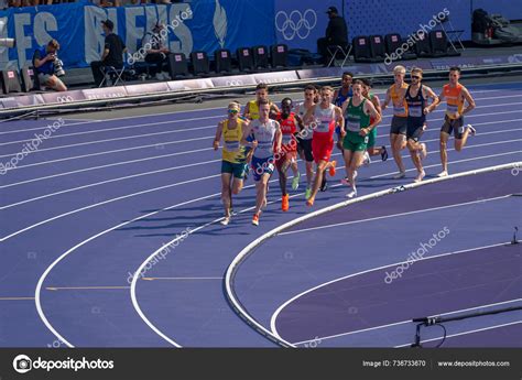 法国巴黎 2024 奥运会巴黎2024 奥运会田径比赛项目第一天在体育场举行的男子1 5亿人次资格赛 —— 库存社论照片 © Frlegros