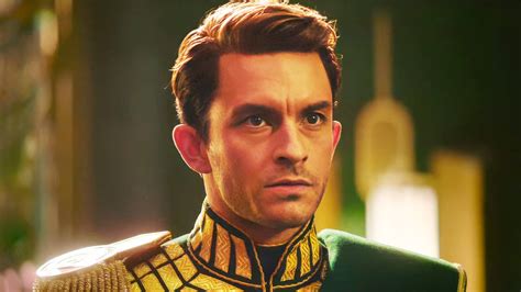 Jeff Goldblum Gives Hilarious Response To Wicked Costar Jonathan Baileys Historic Sexiest Man