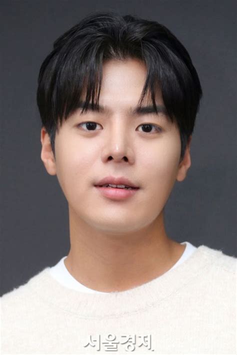 반짝이는 워터멜론 려운 반짝이는 청춘을 향한 도전 [인터뷰] Zum 뉴스