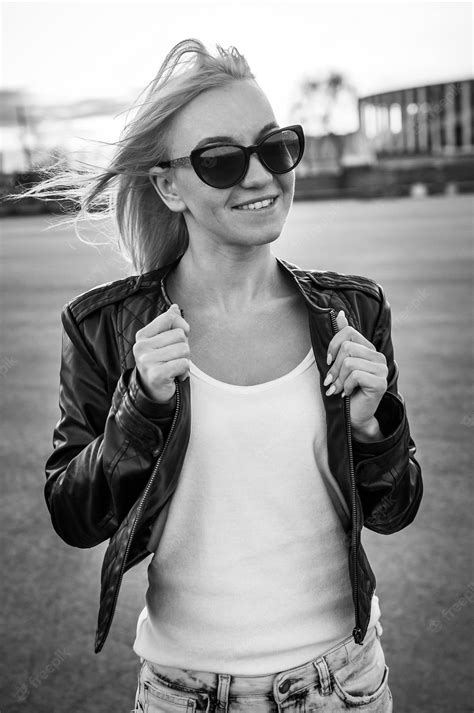 Premium Photo Beautiful Girl With Glasses Posing And Smiling