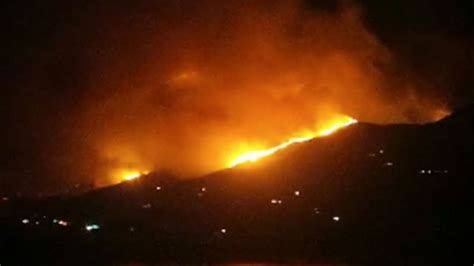 Pepperdine Students Shelter In Library Campus Center As Malibu Fire