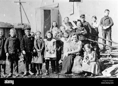 Miss Lind And Students Of Dawson S First School Yukon Territory Ca Hegg Stock Photo