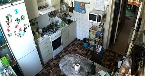 От апартамента ни започнаха да изчезват вещи затова със съпруга ми решихме да инсталираме