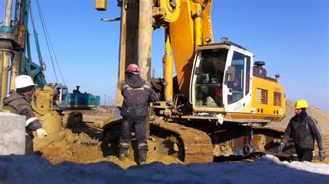 Процесс бурения и бетонирования буронабивной сваи при помощи буровой ...
