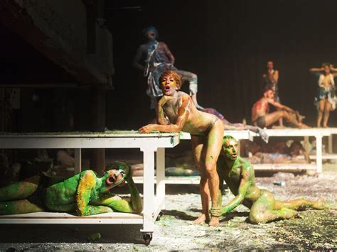 Llega a Madrid una obra de teatro con horas de sexo explícito MiraCorredor