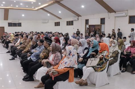 Serahkan Sk Pjs Dekan Fisip Unpas Rektor Minta Seluruh Komponen Tingkatkan Kinerja