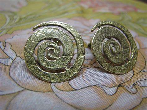 Vintage 60s 70s 80s Gold Tone Twirl Clip On Costume Jewelry Earrings