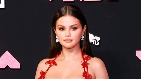 Selena Gomez Casually Shared Her Entire Beauty Routine Marie Claire