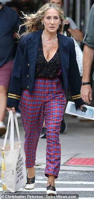 Sarah Jessica Parker Displays Her Ample Cleavage In A Plunging Top As