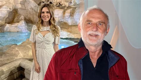 Sevnule Gole Noge 39 Godina Mlađe Devojke Lazara Ristovskog Anica Lazić Zavodljivo Pozira U