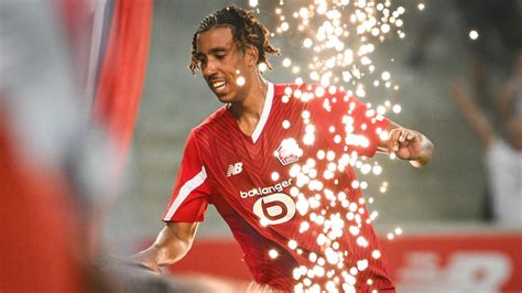 Leny Yoro Se Aleja Del Real Madrid Tras Una Oferta Fuera De Mercado Del Manchester United