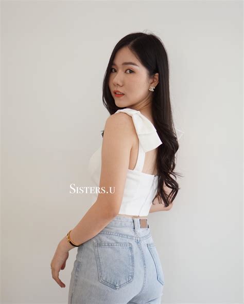 Sistersu ใส่กับยีนส์ก็น่ารักค่ะ เป็นลุคสบายๆ ชิลๆ