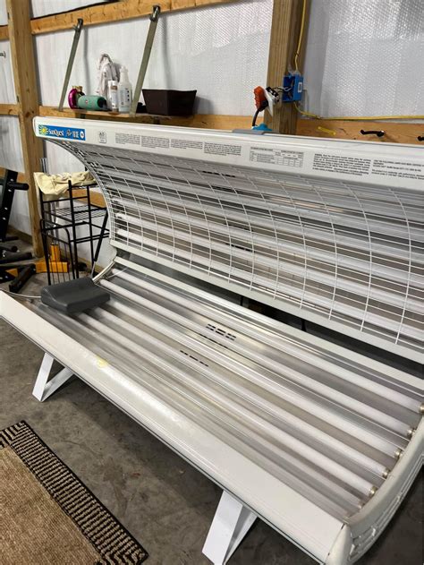 Tanning Bed Sunquest Pro 16 Se With A Brand Box Of Bulbs Included