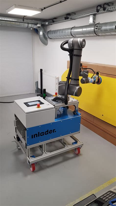 See How The Cooperating Robot Cobot Is Replacing An Operator In The Process Of A Bus Sheathing