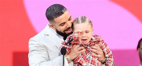 힙합엘이 친절한 드레이크 아들과 함께 크리스마스를 보내다