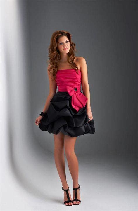 Облека Штикли Фризури