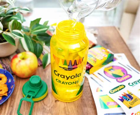 Silver Buffalo Crayola Crayon Box Retro Twist Spout Water Bottle And