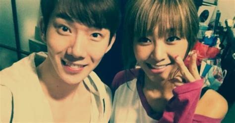 조권 지나 나란히 서서 미소 연인의 향기