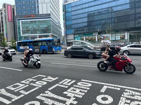 실시간 대구 동성로 비키니 누나들