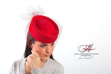 Красная шляпка таблетка с вуалью | Trucker hat, Headwear, Hats