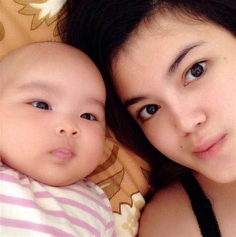 Pesona Tania Putri Dari Kepompong Kini Jadi Hot Mom