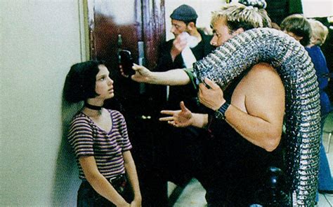 High Resolution Leon Natalie Portman Leon X Wallpaper Teahub Io