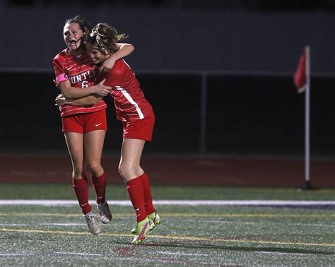 Girls Soccer Ava Trudeau Lifts Huntley Over Mchenry 1 0 In Overtime Shaw Local