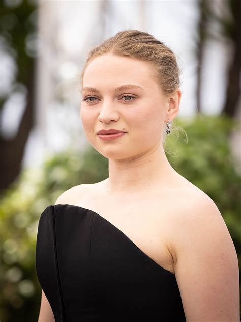 Mia Threapleton Wikipedia