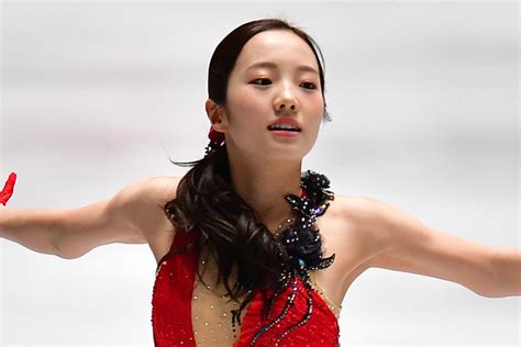 本田真凜、お団子ヘアで愛犬との“キュートな2ショット”を公開！「ダブルで可愛い」「目の保養」とファン歓喜 The Digest