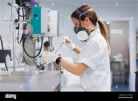 Female Lab Coat Equipment Hi Res Stock Photography And Images Alamy