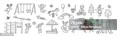 재미있는 아이들과 어린이 놀이터 낙서 스타일로 스윙 슬라이드 티터 및 샌드 박스 놀이 접지 요소의 아이 그리기 흰색 배경에 손으로 그린 벡터 그림입니다 편집 가능한 스트로크