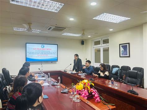 Hoạt động Hue-UMP | Lễ trao học bổng của ông Charles Ward dành cho sinh viên năm học 2023-2024