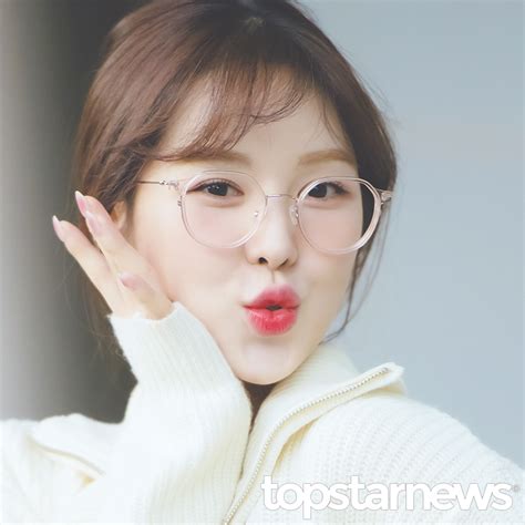 [hd포토] 레드벨벳 웬디 컴백 안해서 손해보고있는 비주얼 웬디의 영스트리트 출근길 네이트 뉴스