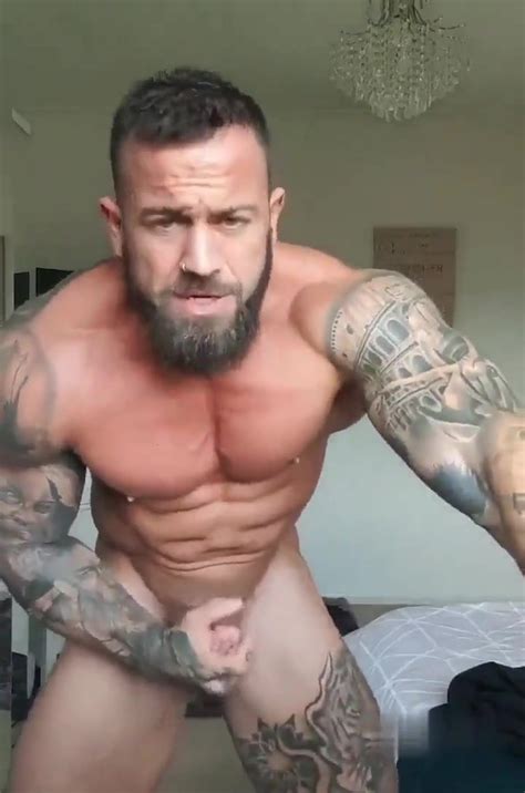 Bearded Uncut Bodybuilder Cums Bearded Uncut Bodybuilder Cums