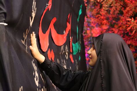 هیئتی از جنس دخترانه اینجا دختران زیر پرچم امام حسین ع ولایت را یاد
