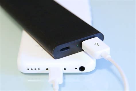 Female Lightning Port 9to5mac