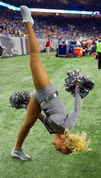 Pin By Pins On Cheerleaders Hottest Nfl Cheerleaders Football