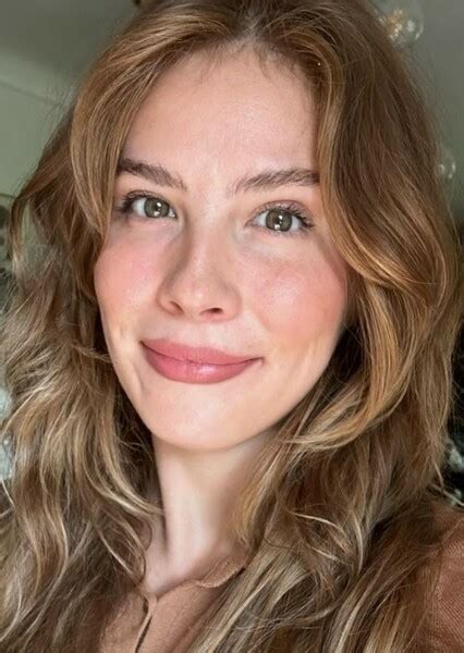 Photos of Emily Henry on myCast - Fan Casting Your Favorite Stories