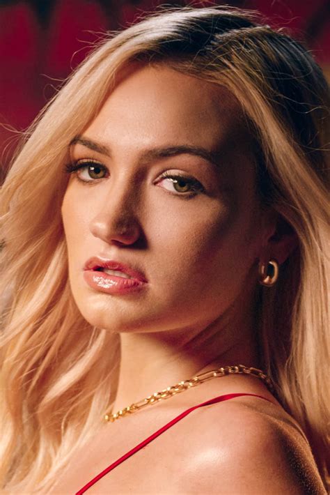 Mia Molotov Profile Images The Movie Database Tmdb