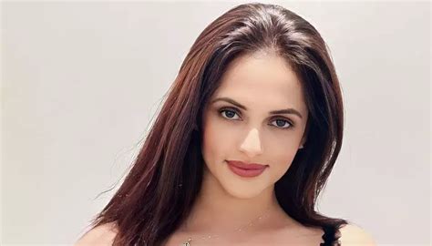 Jyothi Rai Jayashree Rai మైండ్ బ్లోయింగ్ లుక్స్ తో కేకపెట్టిస్తున్న గుప్పెడంత మనసు జగతి